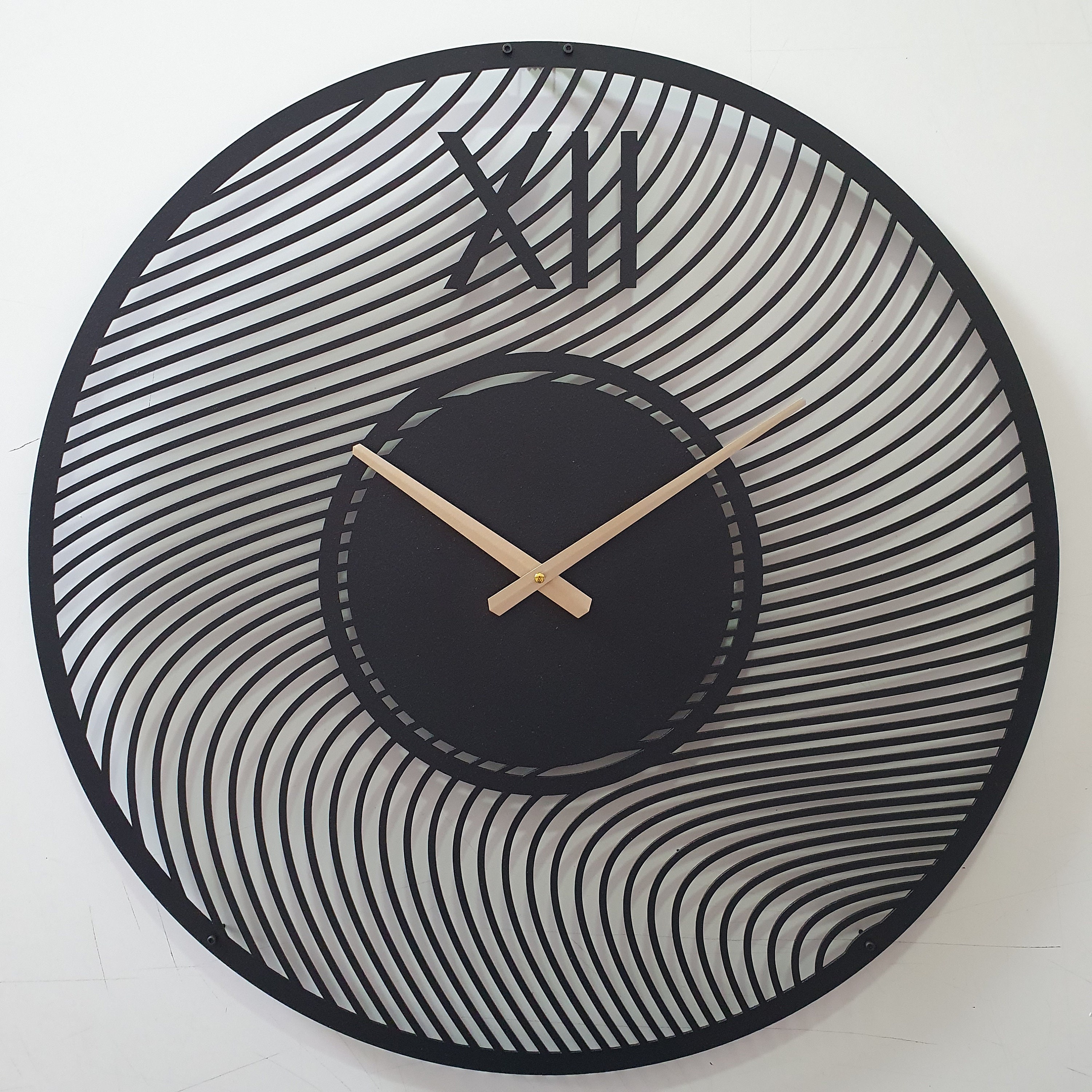 Wavy Circle Metal Wall Clock: Abstract Boho Wall Art Decor for Coastal ...