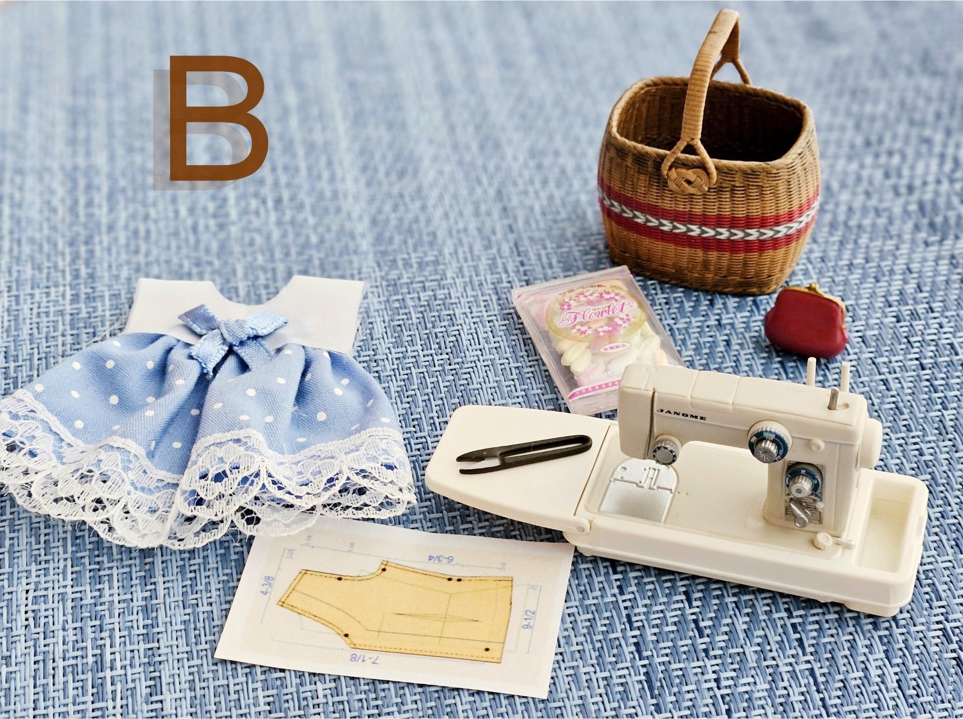 Dollhouse Miniature/ Diorama Sewing Machine, Sewing Basket, Dress ...