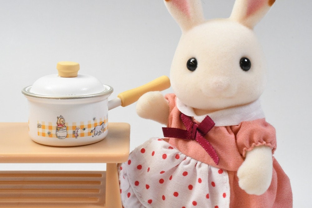 The FUJIHORO Winnie the Pooh Dollhouse Miniature Cooking Diorama ...