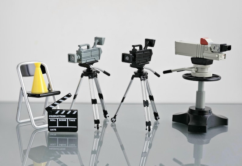 Retro Diorama Dollhouse Miniature TV Movie Filming Camera Mascot ...