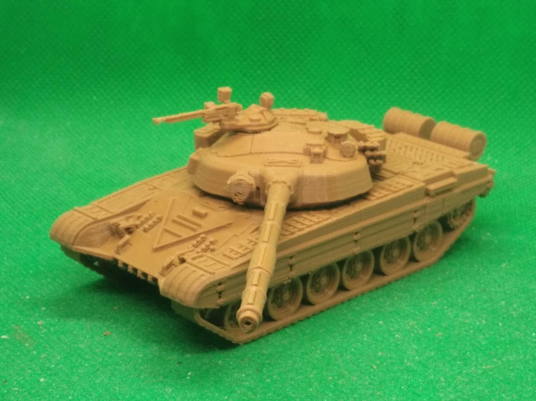 1/72 Scale Soviet T-72B Main Battle Tank (later Turret Storage), Cold ...