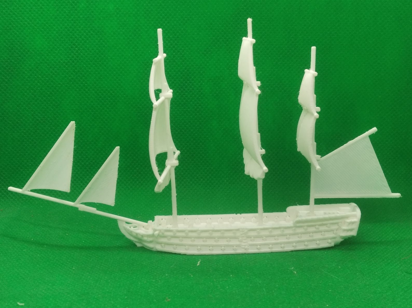 1/700 Scale Spanish Rayo 100-gun Ship-of-the-line, 2nd Rate, Black Seas ...