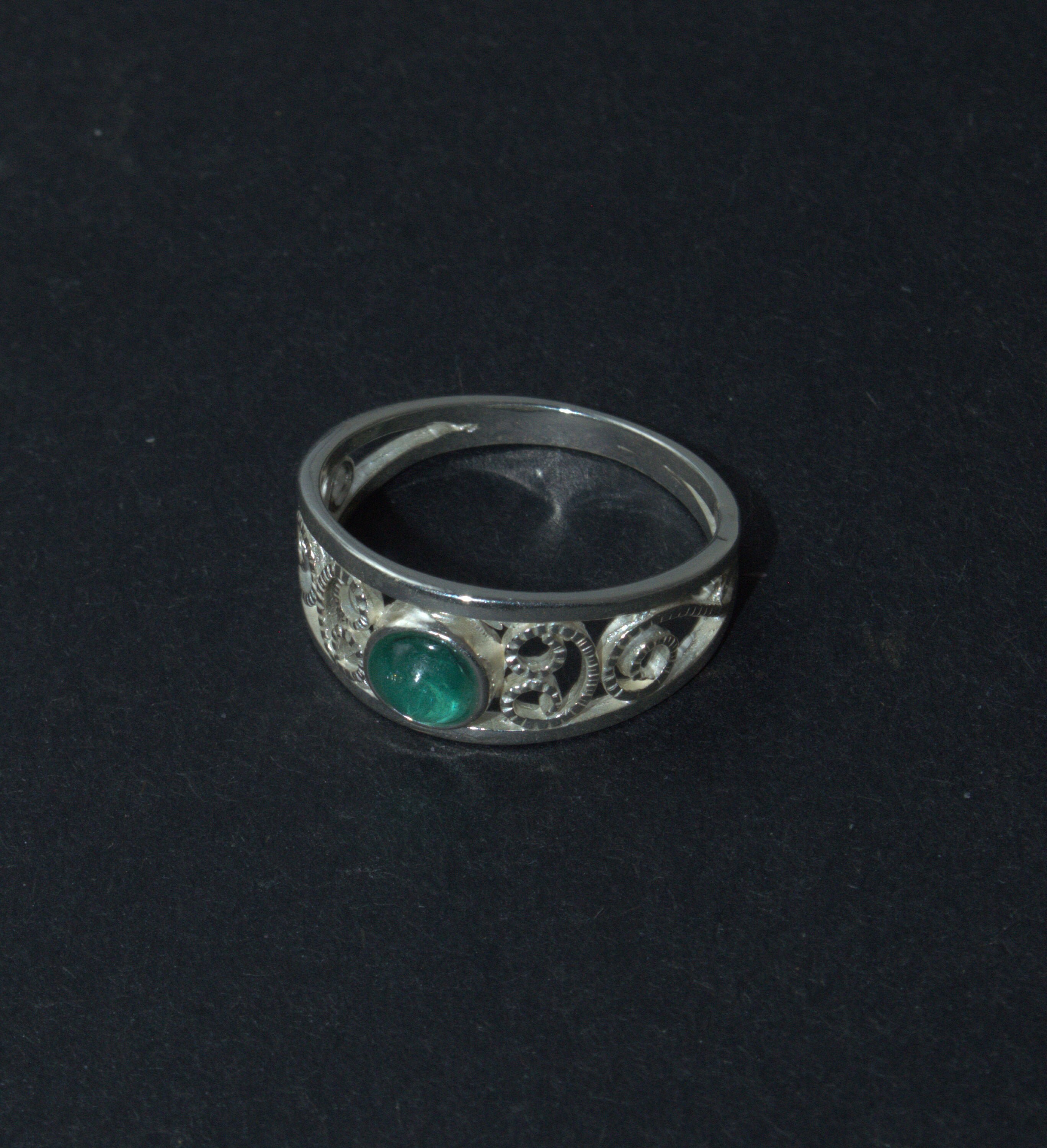 Emerald and Sterling Silver Ring - Etsy