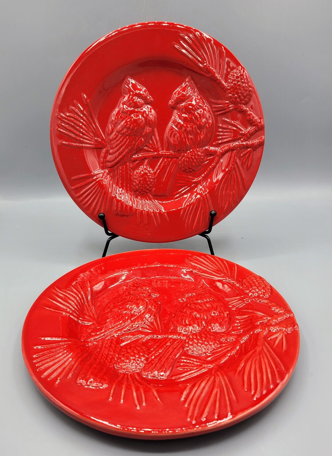 Pair of Red Cardinal Embossed Ceramic Plates ~ Holiday Christmas ...