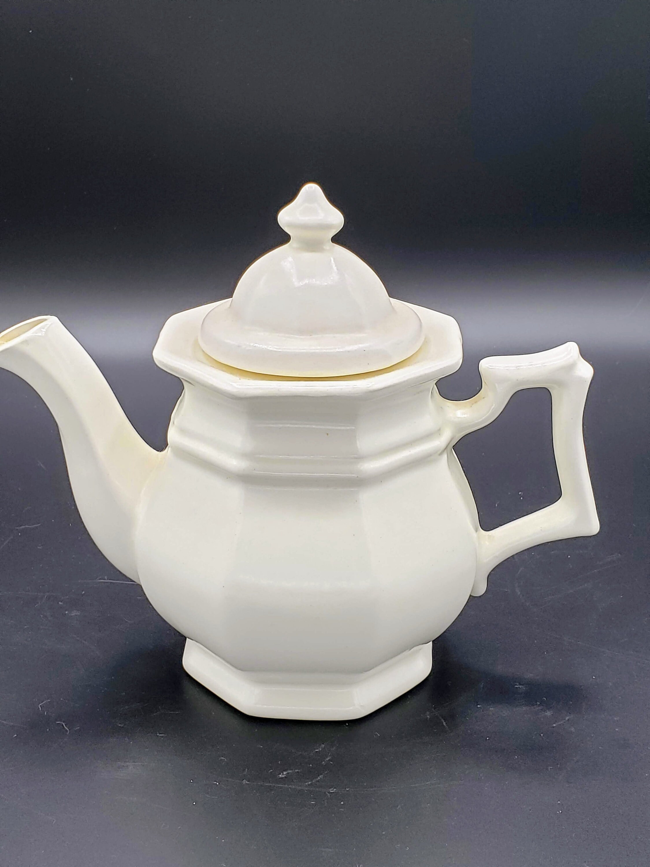 Vintage 1969 Ivory Ceramic Teapot Traditional Colonial | Etsy UK