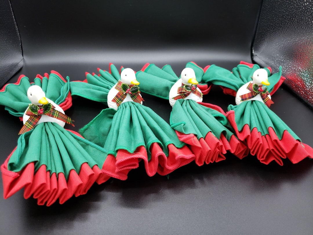 4 Holiday Geese White Goose Rings With Green & Red Cloth Napkins ...