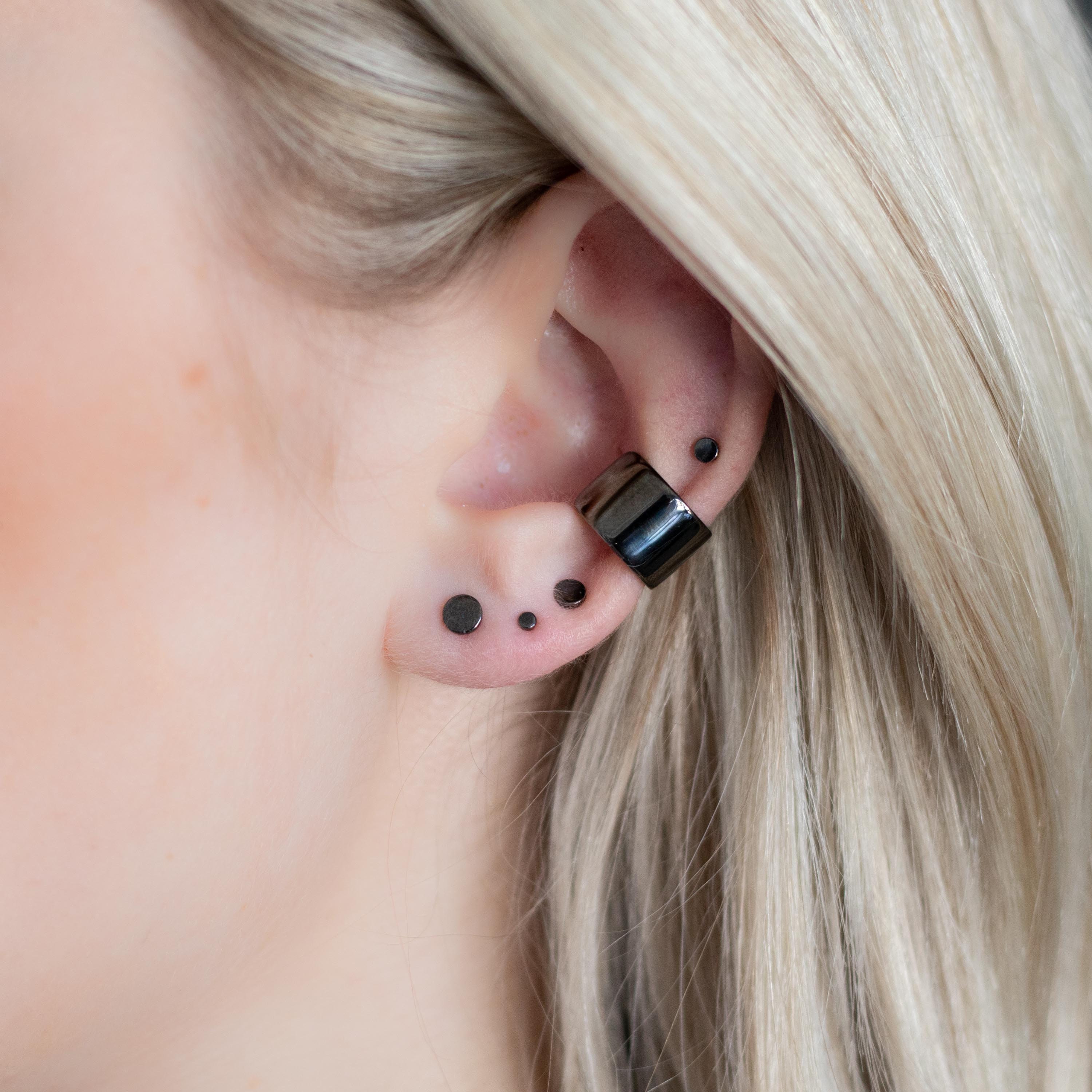 Graduated Dot Studs in Gunmetal Gunmetal Dot Stud Earring - Etsy Canada