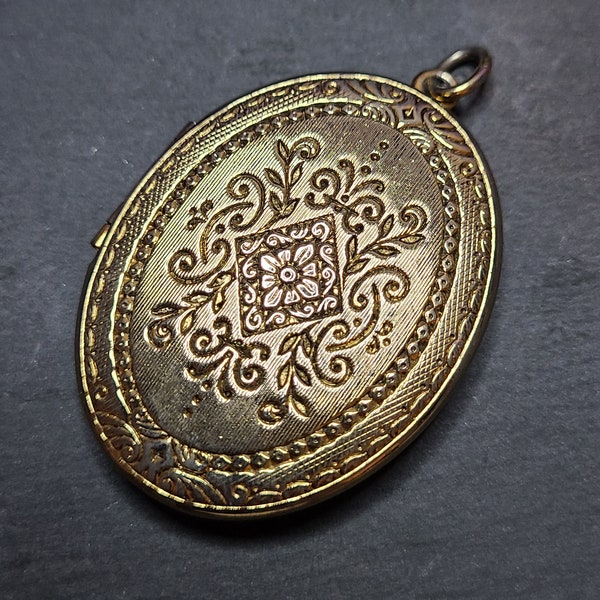 Large Oval Locket - Etsy