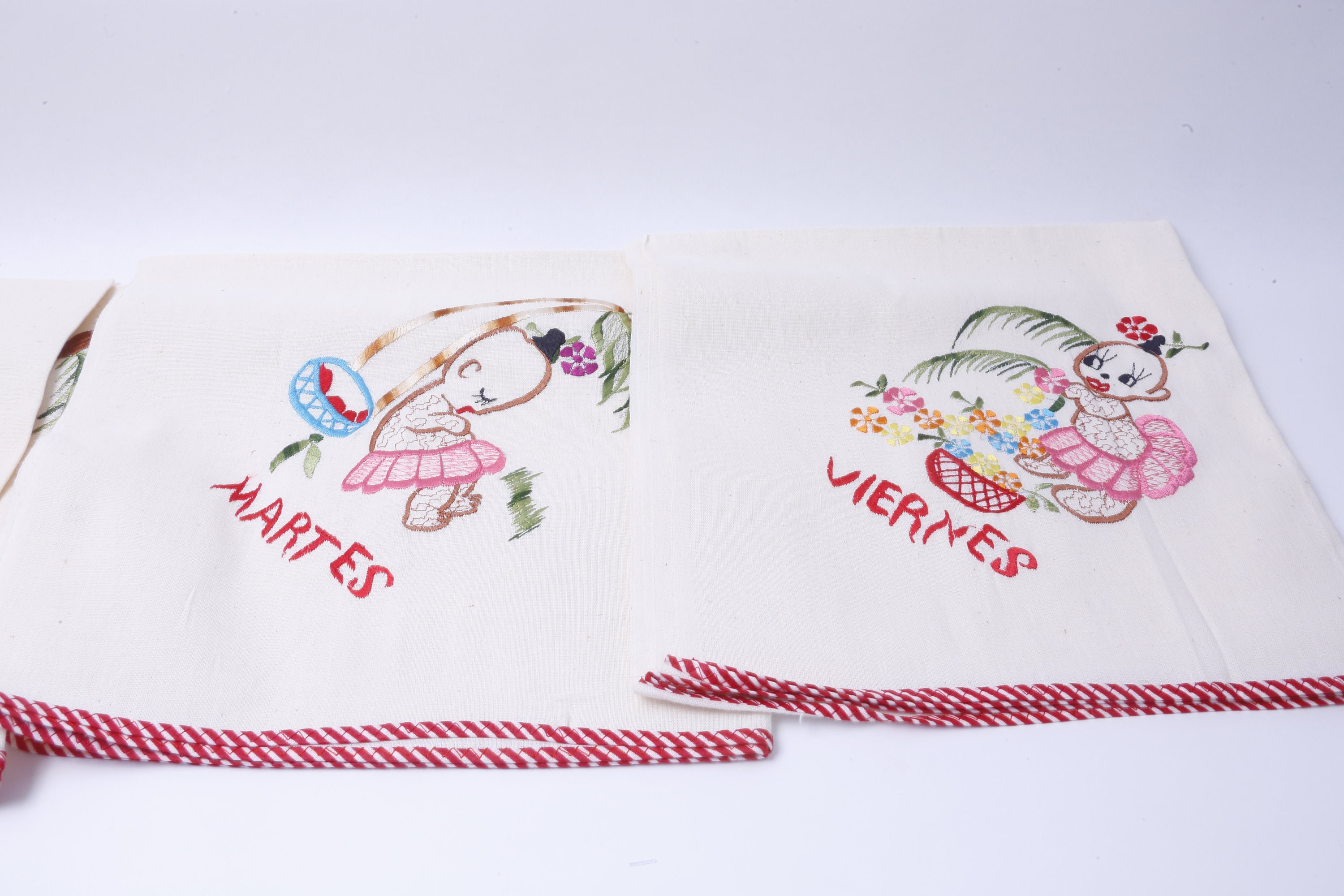 Spanish Days of the Week Embroidered Napkins Kids Cartoon - Etsy