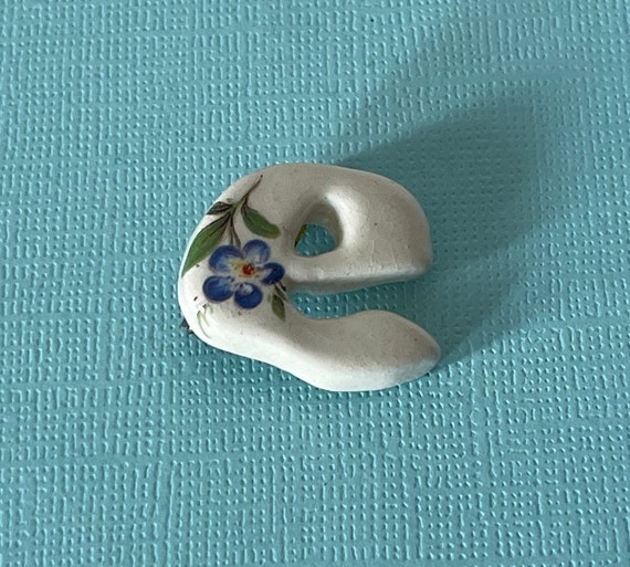 Vintage letter E brooch, letter E with flowers pin, l… - Gem