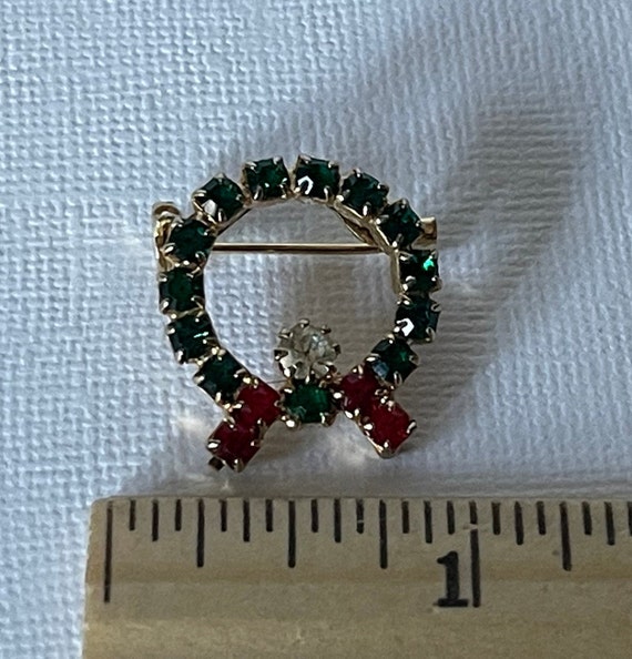 Vintage wreath brooch, small wreath pin, rhinestone w… - Gem