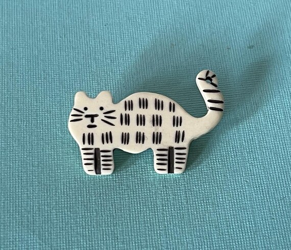 Vintage cat brooch, RARE cat pin, white cat brooch, c… - Gem