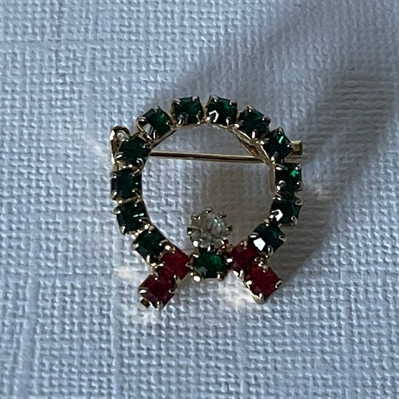 Vintage wreath brooch, small wreath pin, rhinestone w… - Gem