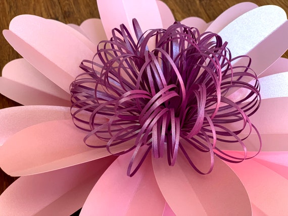 Plantilla De Centro De Flores Una Flor Morada Con Centro Amarillo