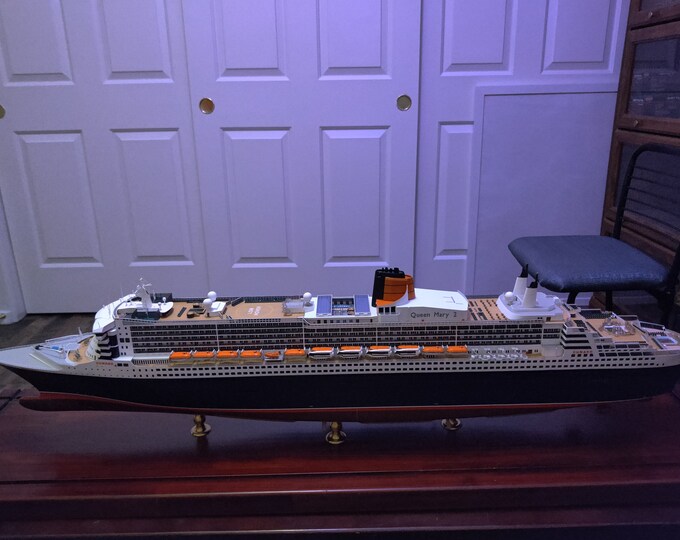 Beautiful Scale Model of the Queen Mary II - Etsy