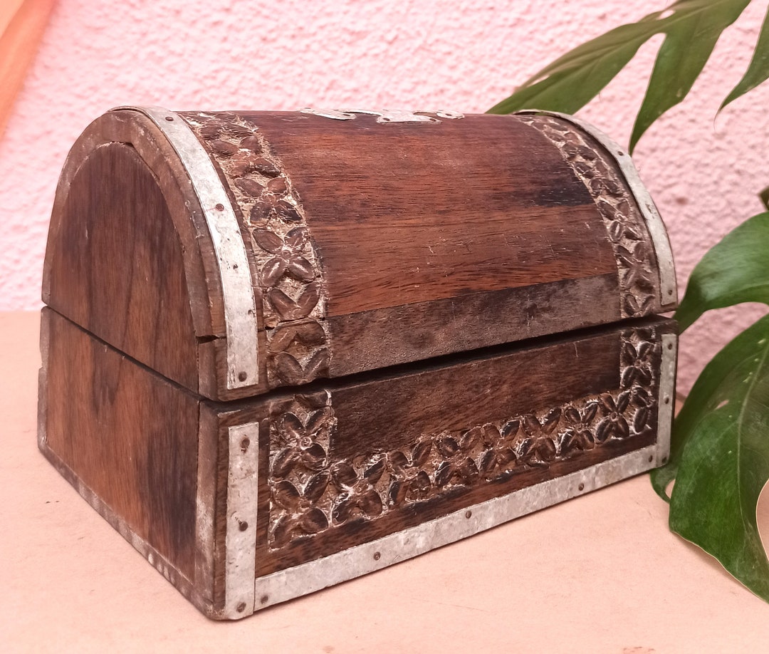 Hand Carved Vintage Indian Sandook With Metal Motif Design| Indian ...