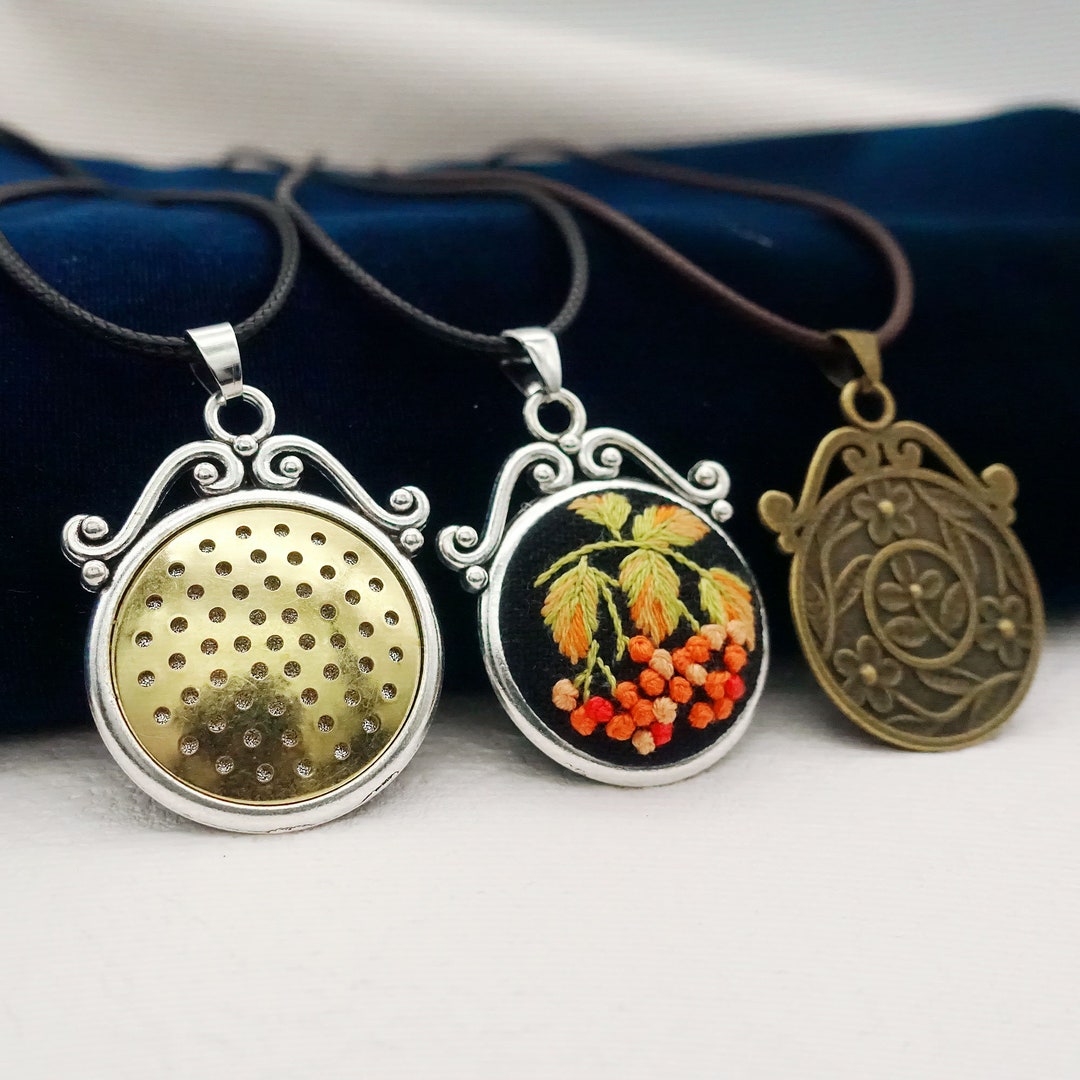 Round Blank Pendant Base for Hand Embroidery/cross Stitch, Metal Carved ...