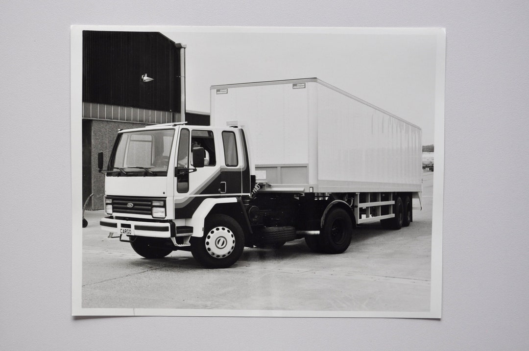 Large Photo Ford Cargo Truck (heavy Commercial Road Motor Company Turbo ...