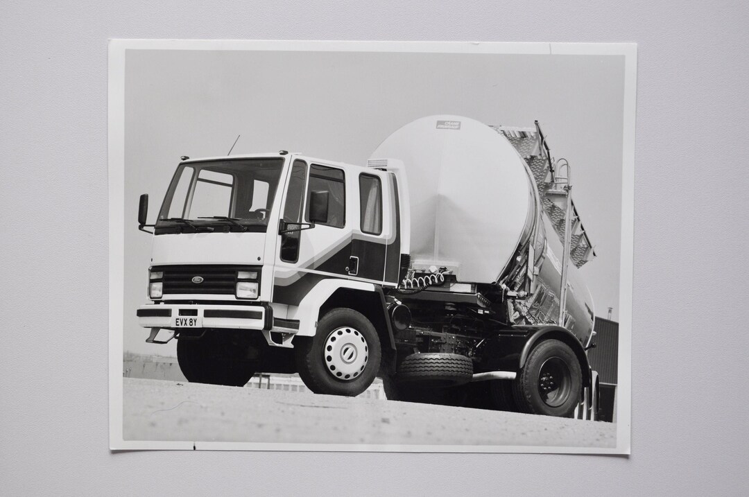 Large Photo Ford Cargo Truck (heavy Commercial Road Motor Company Turbo ...