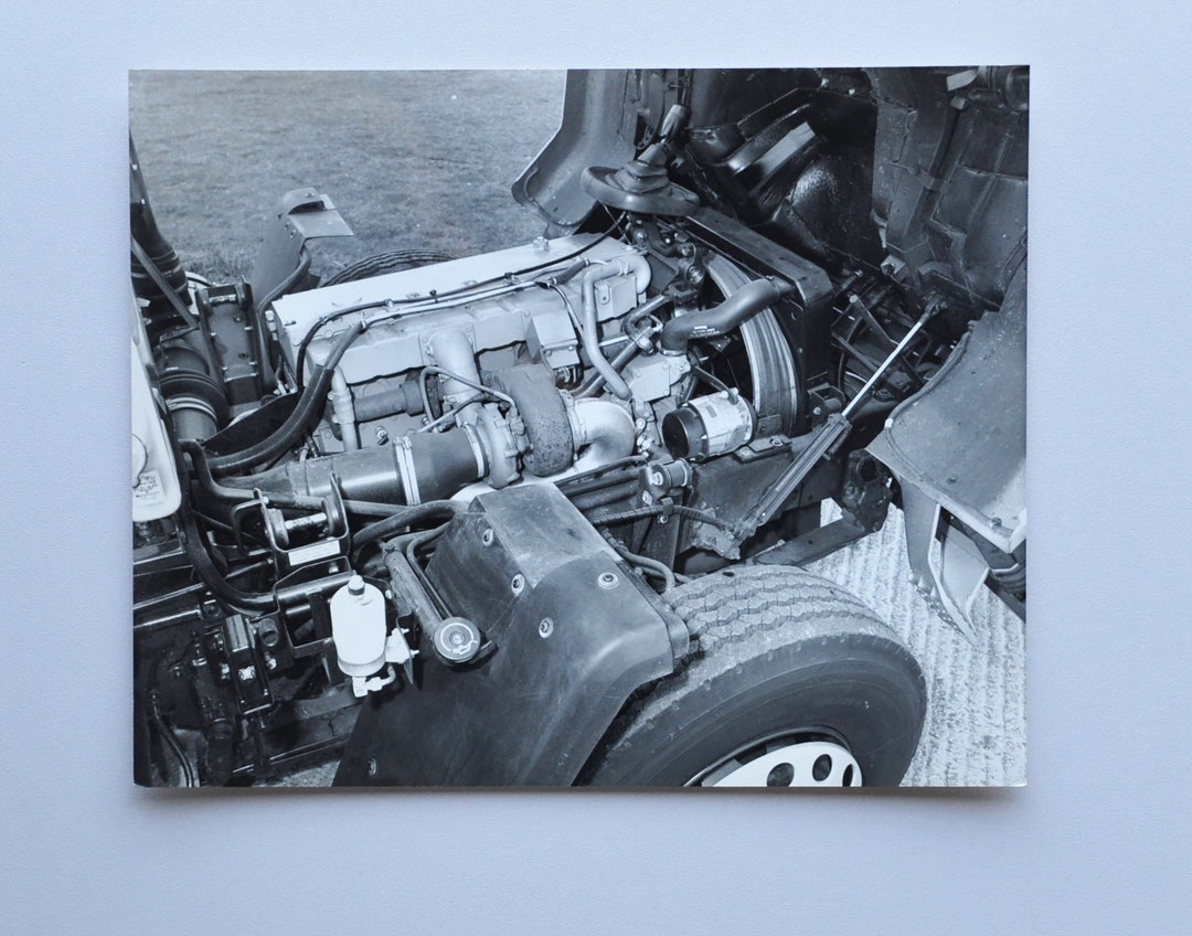 Large Photo Ford Truck Engine (heavy Commercial Cargo Road Ford Motor ...