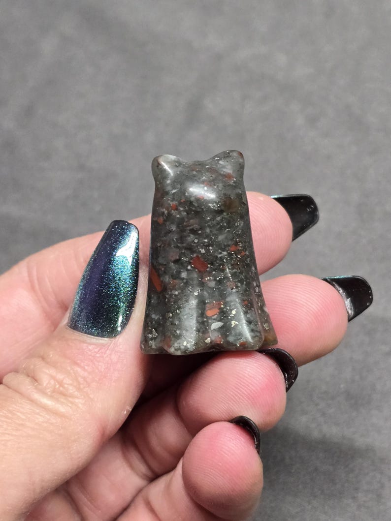 African Bloodstone Crystal Ghost Cat, Ghost Cat, Ghost, Halloween ...