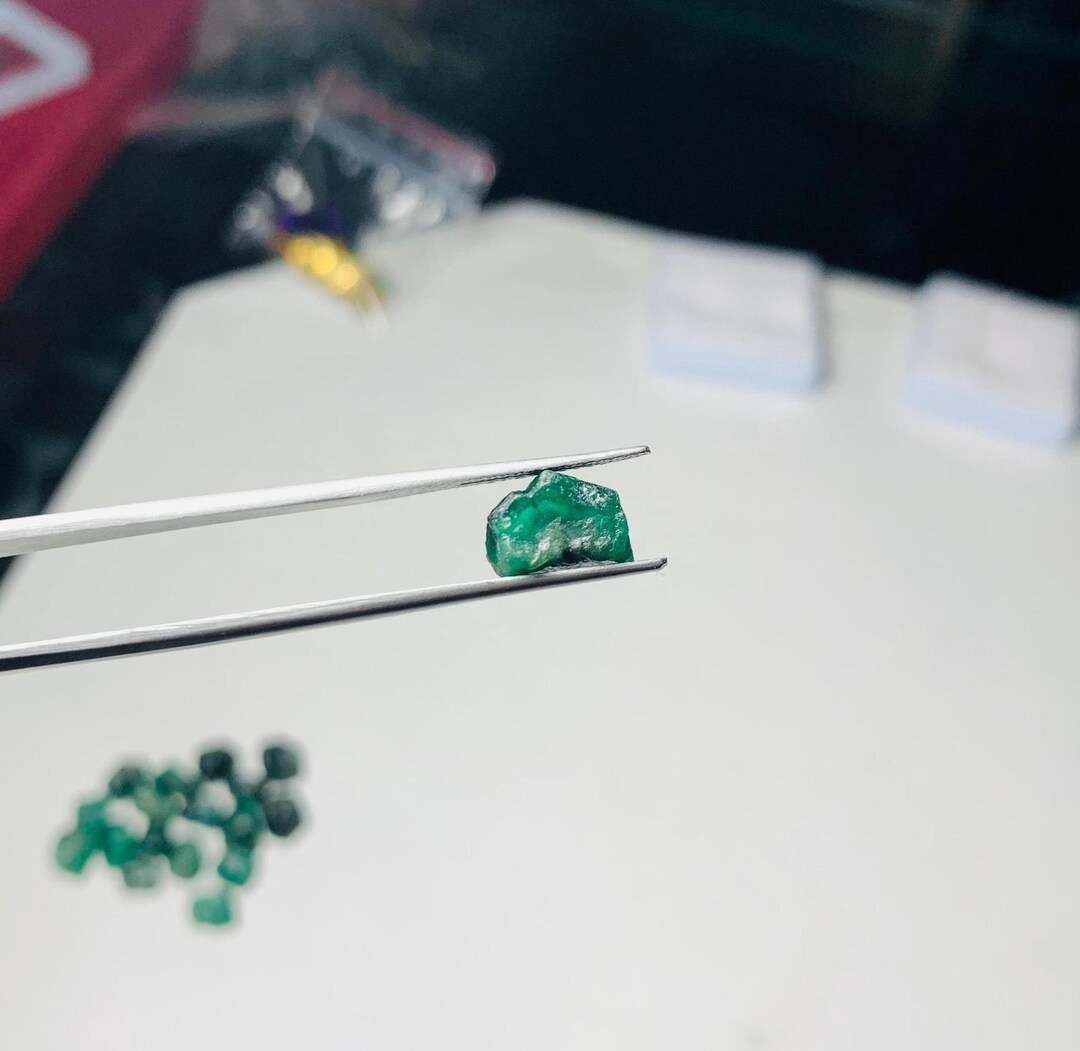 Natural Raw Emerald Crystal Stone – Rough Gemstone for Tumbling - Etsy