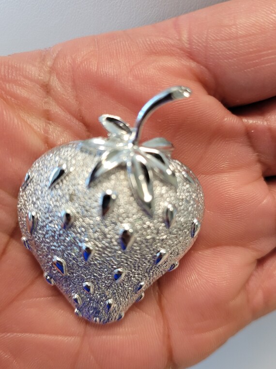 Sarah conventry Silverstone broch - Gem