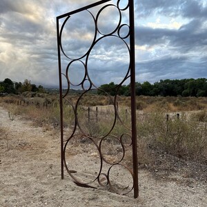 Abstract Circular Trellis, Metal Garden Trellis, Large Steel Design ...