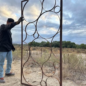 Abstract Circular Trellis, Metal Garden Trellis, Large Steel Design ...