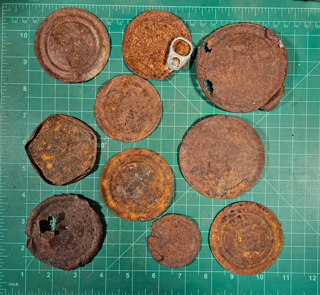 10 Old Rusty Can Tops - Etsy