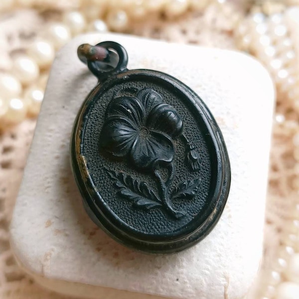 Victorian Locket - Etsy