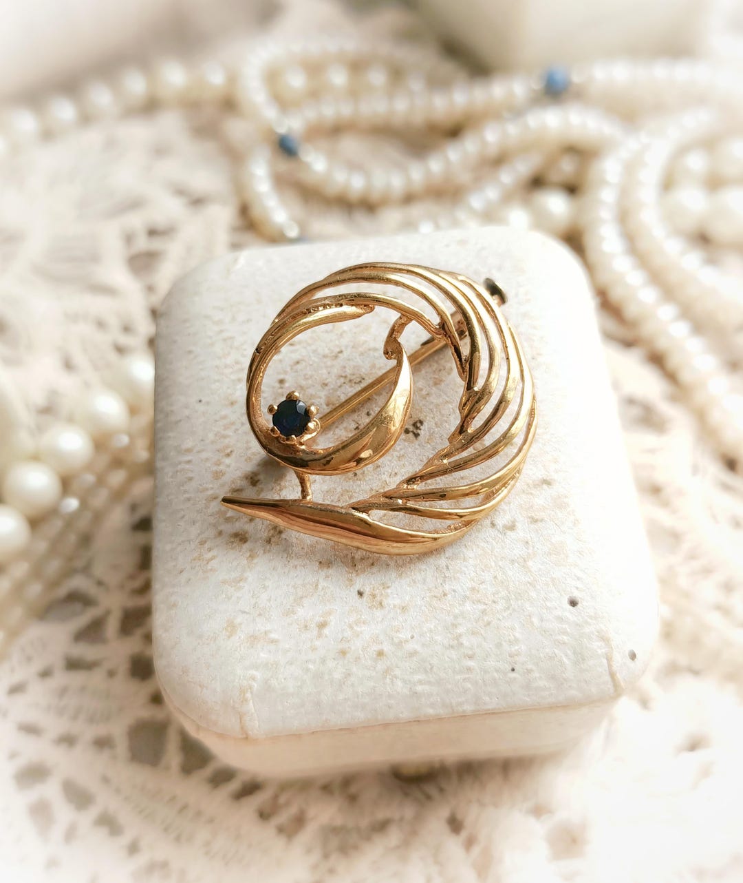 Beautiful French Vintage C1940s Gold Filled Ornate Swirl Wave Brooch ...