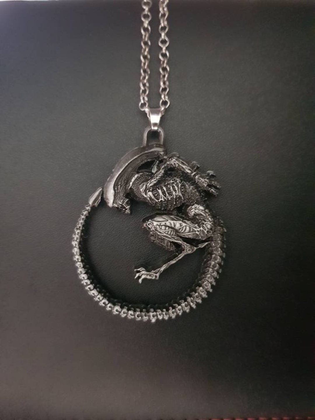 Xenomorph Alien Necklace Keyring - Etsy