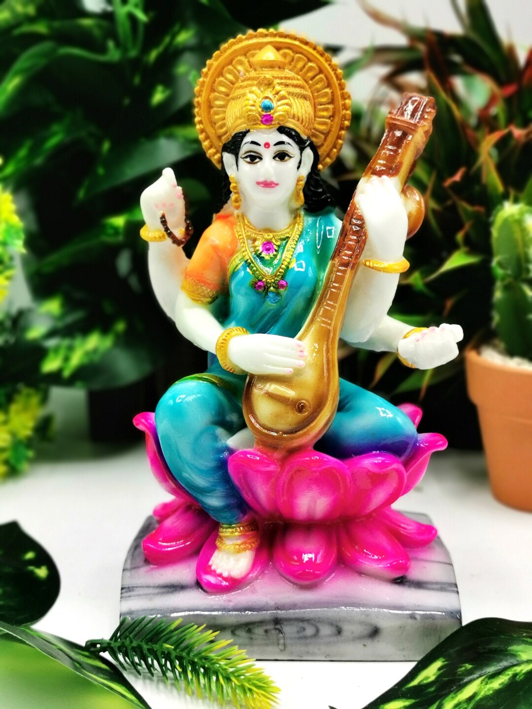 Saraswati Statue in Polyresin - Göttin der Gelehrsamkeit Idol/Murti ...