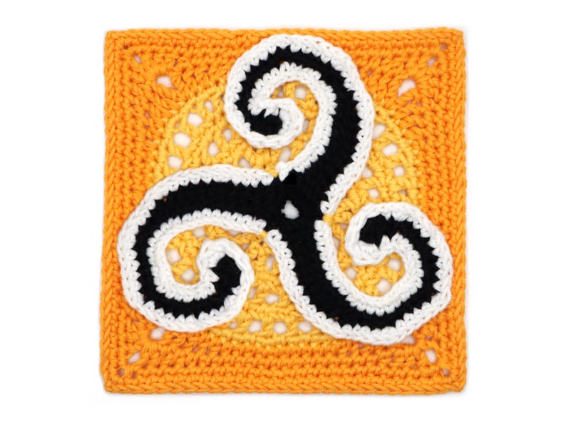 Celtic Triskell Granny Square Crochet Pattern: Photo Tutorial (digital ...