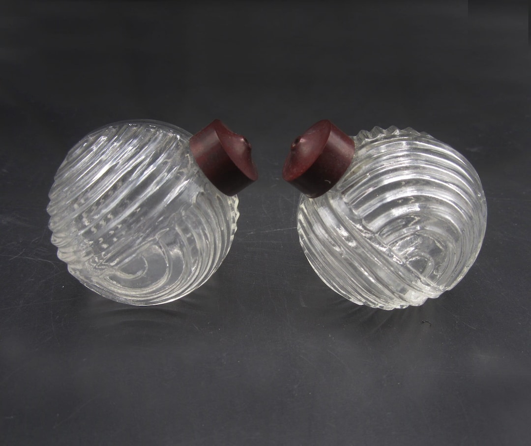 Deco Sphere Shakers With Half Circle Ridge Pattern and Bakelite Lids - Etsy
