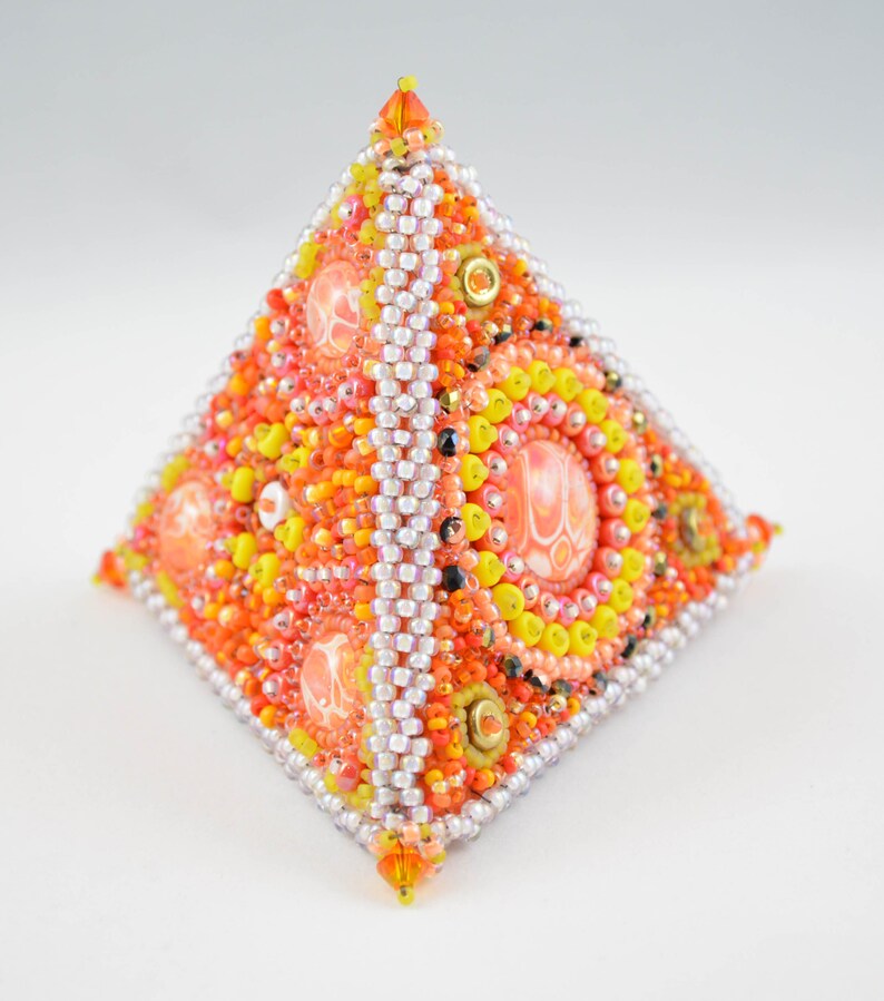 Kit for 3D Bead Embroidery Pyramid Designed by The Sparkly - Etsy España