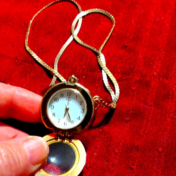 Beautiful Vintage Watch on Gold Chainworks Great - Etsy