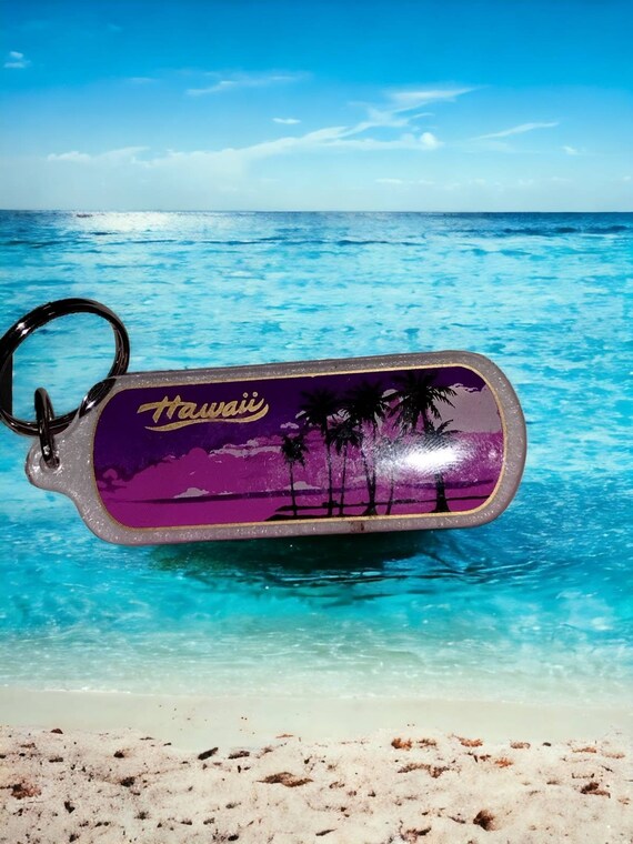 Vintage Really colorful Hawaii vintage keychain - Gem
