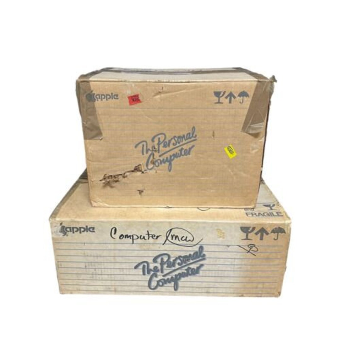 Apple Iie A2S2064 Vintage Personal Computer and A2M2010 Green Phosphor ...