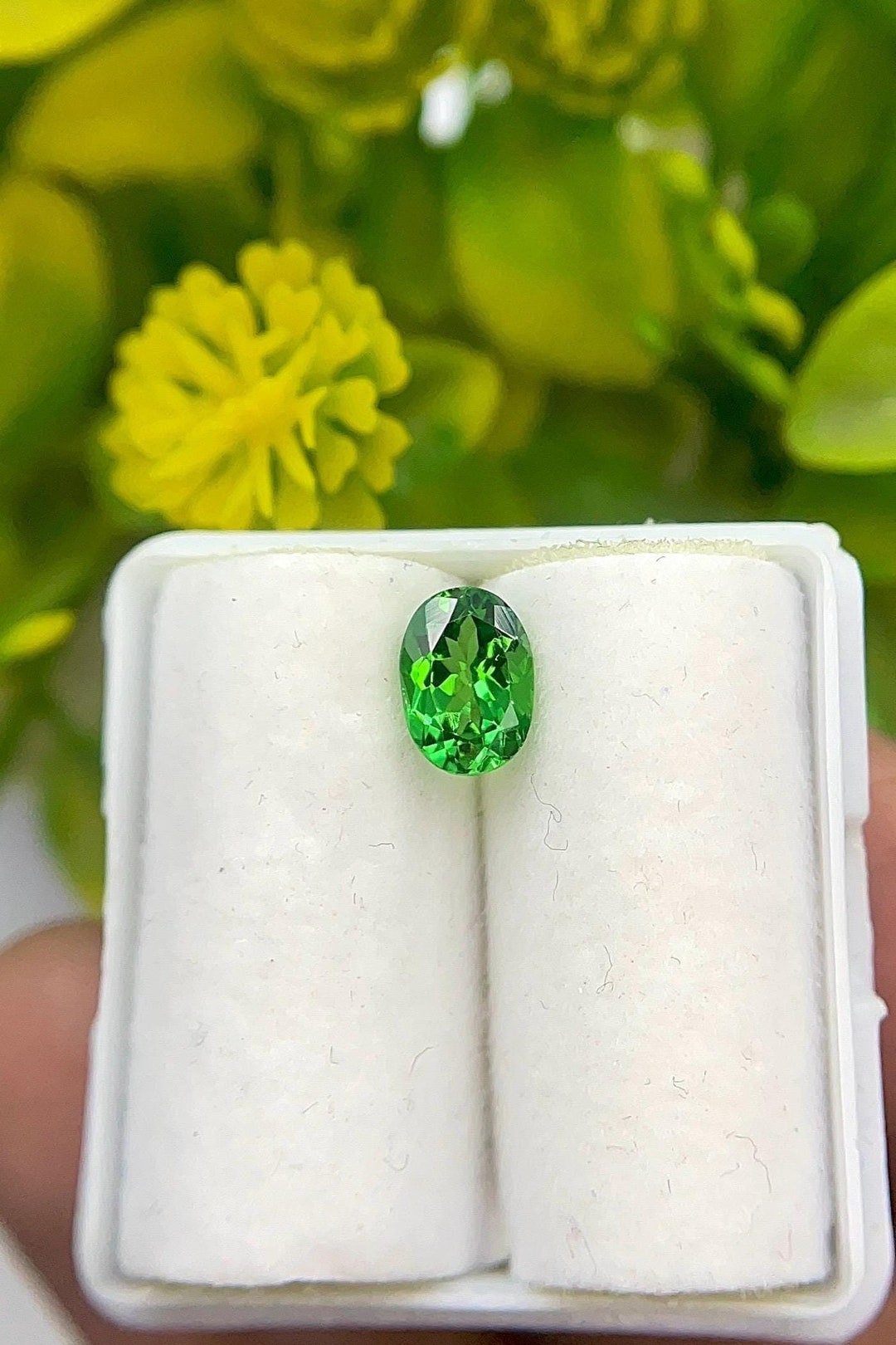 Natural Tsavorite Vivid Green Color Oval Cut, Green Garnet Gemstone for Making Ring 1.05carat ...