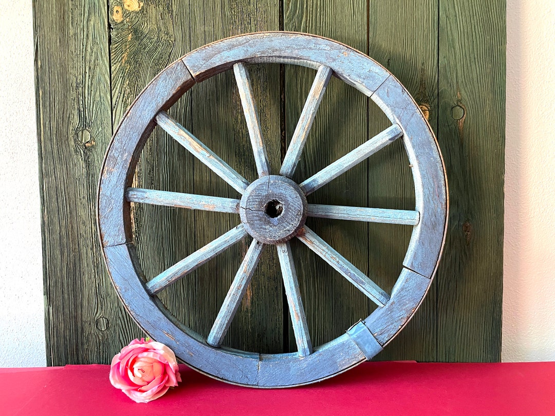 Antique Wagon Wheel With Metal Tread Clean Indoor Carriage Decoration ...