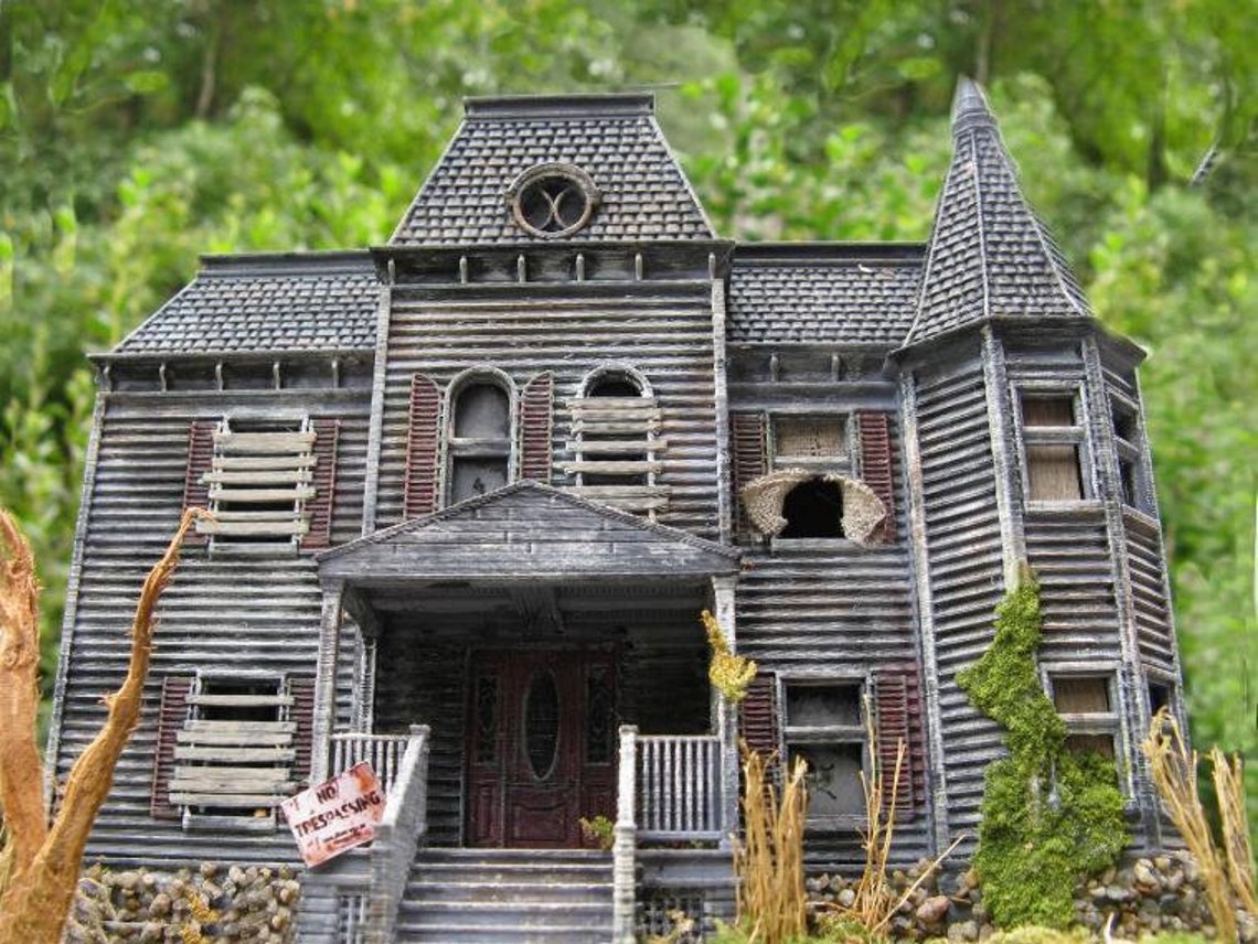 Haunted Houseneibolt Houseabandoned Housepennywise - Etsy