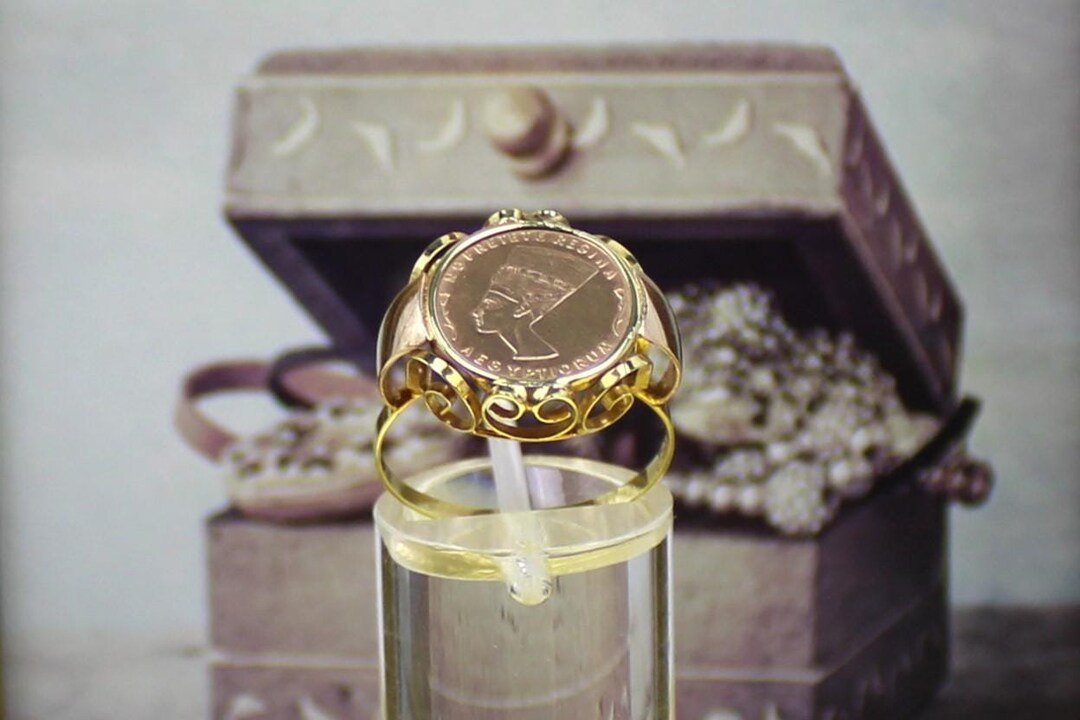 Nefertiti Coin Gold Ring From the 1960s, 585 Gold, 14 Carat - Etsy