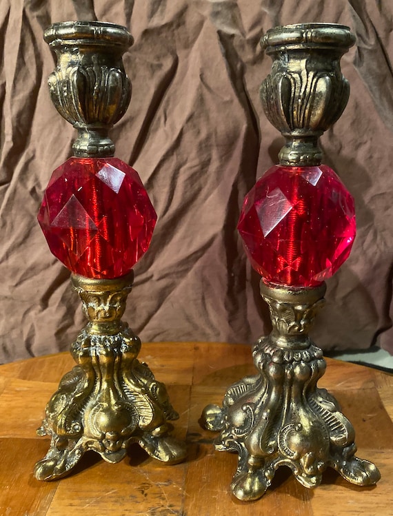 Red candlesticks store