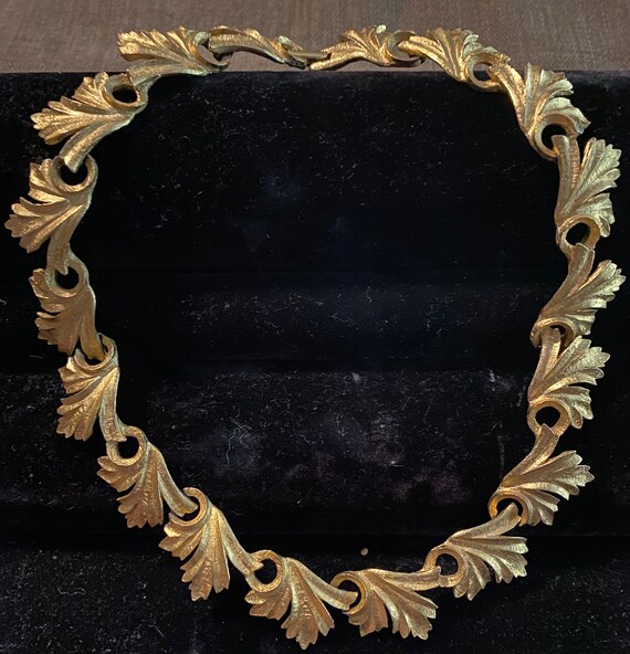 Vintage mid century gold tone leaf scroll 17 inch cho… - Gem