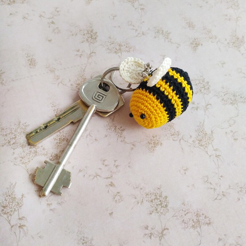 Bumble Bee Keychain - Etsy