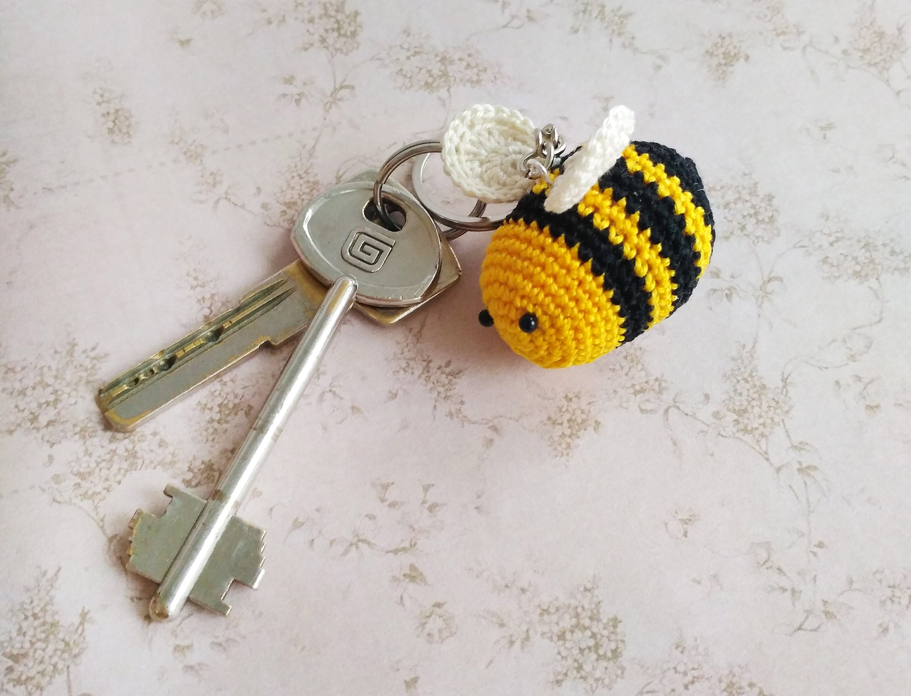 Crochet Pattern Bee Amigurumi, Honey Bumble Bee, Cute Keychain DIY ...