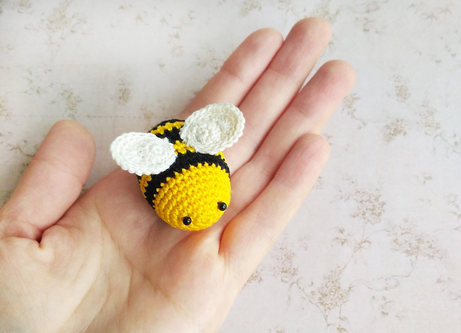 Crochet Pattern Bee Amigurumi, Honey Bumble Bee, Cute Keychain DIY ...