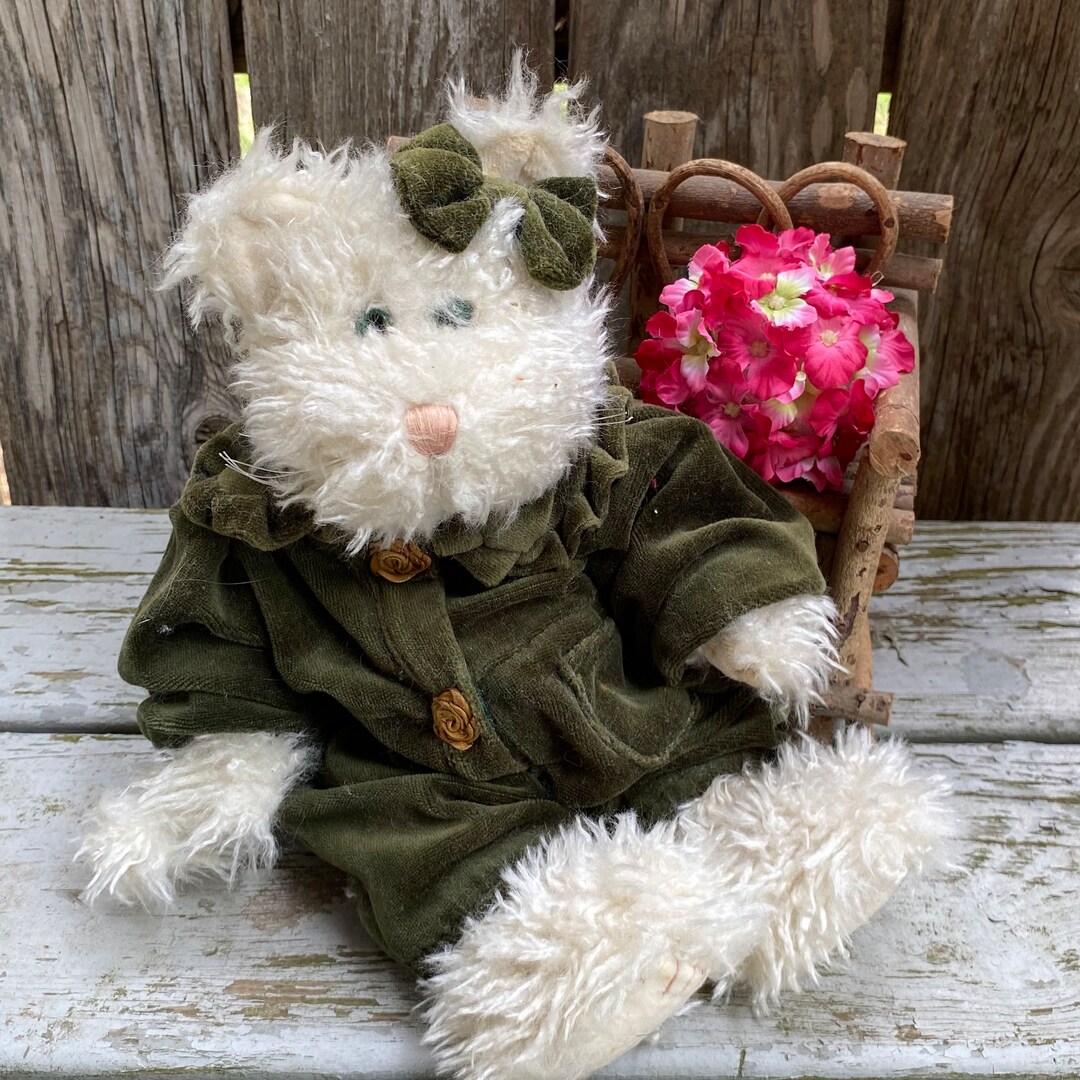 Boyd’s Bears Plush White Cat, Blue Eyes, Green Clothes, the Boyd’s ...